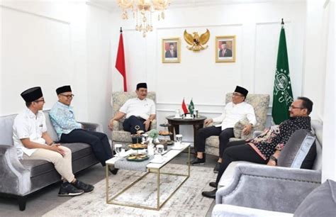 Gaya Luhut Bertemu Ketum PBNU Gus Yahya Bahas Kondisi Bangsa Okezone