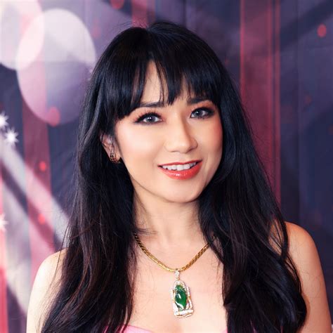 Tir Tir က မိတ်ကပ်သားက Full Cover ရတယ် လိမ်းထားရင်အရမ်းလှပါတယ်။ ဒါပေမယ့် Dry Skin Eczema Skin