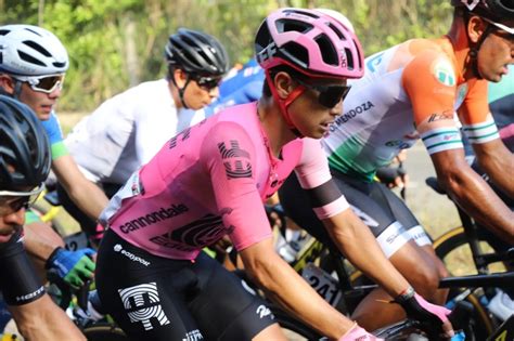 Vuelta A Cataluña 2023 Einer Rubio Y Esteban Chaves Enfocados Para