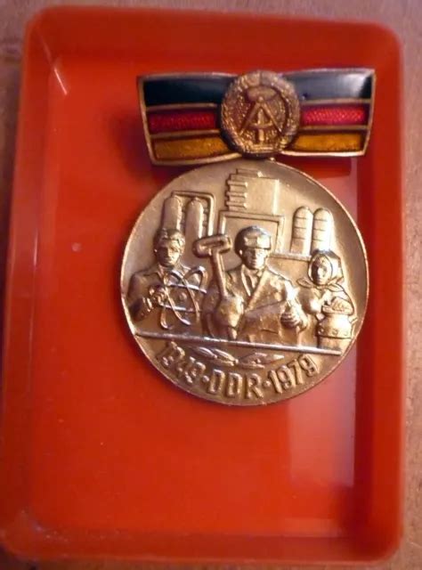 Ddr Abzeichen Medaille 30 Jahre Ddr 1949 1979 Im Etui Ddr Eur