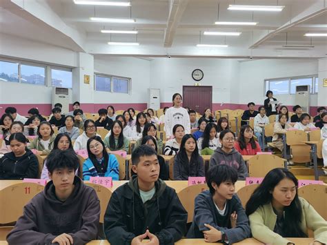 数学与大数据学院学生第三党支部开展“认真学习贯彻落实全省高等教育高质量发展大会精神”主题党日活动 数学与大数据学院
