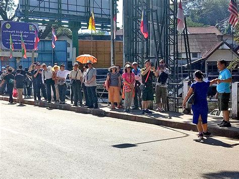 မြန်မာ့ရိုးရာ မဟာသင်္ကြန် အတက်နေ့ မိုင်းဆတ်မြို့ ပြည်သူများ အေးချမ်းပျော်ရွှင်စွာ ရေကစား