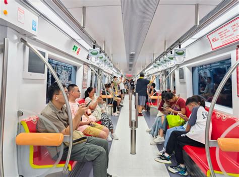 穿越时光回忆过往！地铁“时光列车”运行一周引众多市民打卡