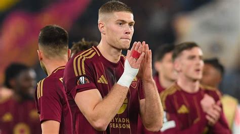 Довбик відзначився солідним досягненням в Серії А після чергового голу за Рому