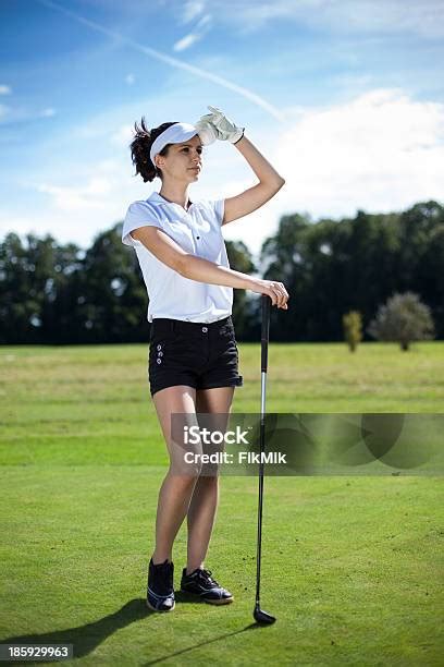 뽀샤시 여자아이 게임하기 골프 잔디 골프에 대한 스톡 사진 및 기타 이미지 골프 골프 클럽 골프공 Istock