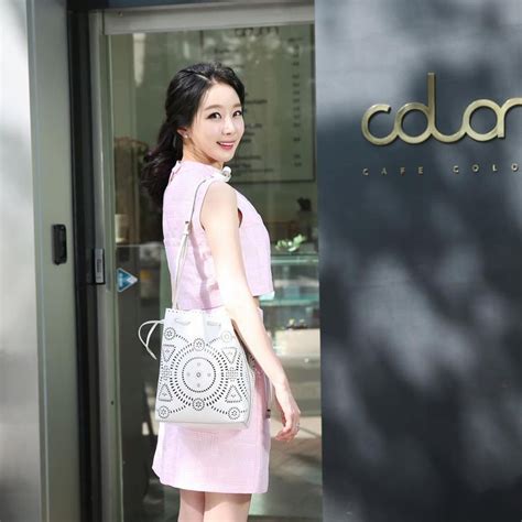 신예지 기상캐스터 나이 몸매 잔나코스프레 인스타그램 졸업식 드레스 드레스 인스타그램