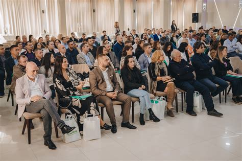 Muzej Leskovac ИЗЛОЖБА ГРАФИКА ЗОРАНА КОСТИЋА У Галерији на спрату Народног музеја у