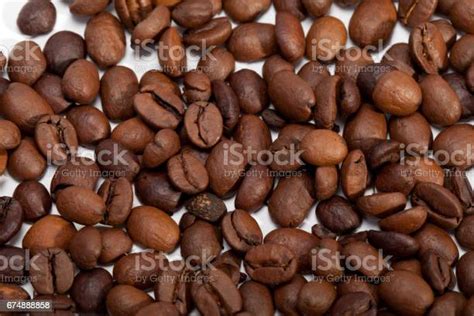 커피 콩 닫기 에 고립 된 에 화이트 갈색에 대한 스톡 사진 및 기타 이미지 갈색 개념 개체 그룹 Istock