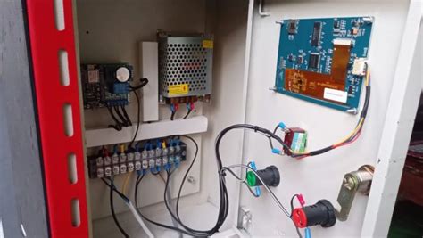 Tiga Mahasiswa Umm Ciptakan Alat Pakan Ayam Otomatis Erakini Id