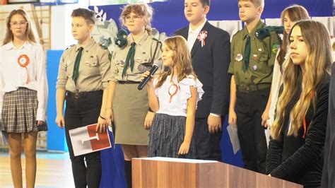 100 letnia Szkoła Podstawowa nr 1 im Wojska Polskiego w Porębie oddała
