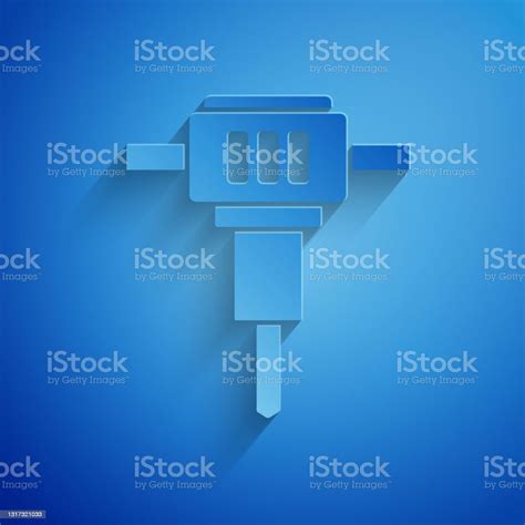 파란색 배경에 격리 된 건설 잭해머 아이콘을 잘라 종이 종이 아트 스타일 벡터 3차원 형태에 대한 스톡 벡터 아트 및 기타 이미지 3차원 형태 건설 기계류 건설 산업