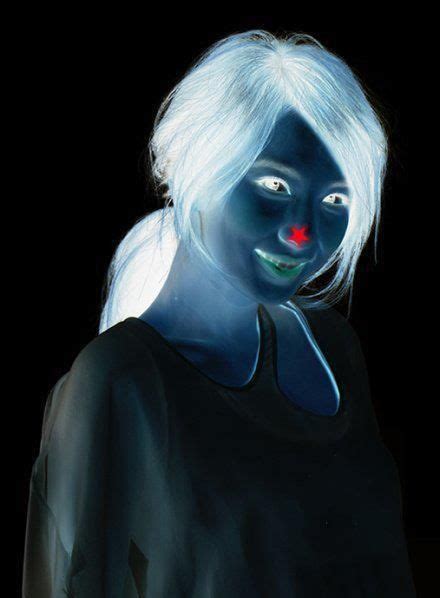 Stare At The Red Spot For 30 Seconds Then Look At A Blank Space Blink