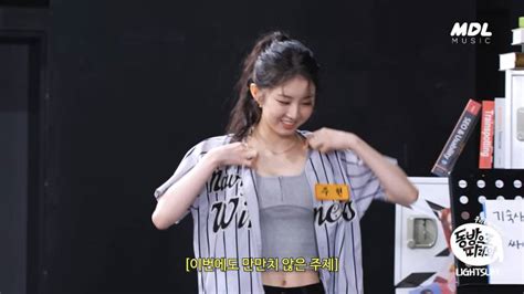 거미줄에 걸린 나비 클럽에서 신난 나무늘보 포즈 취하는 아이돌ㅋㅋㅋㅋㅋ  인스티즈 Instiz 이슈 카테고리