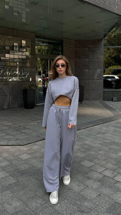 Шоурум яскравих модниць Luxzone 🦩 Стильна акцентна сукня з затяжками з боків🔝 Рукава кльош🥰 є