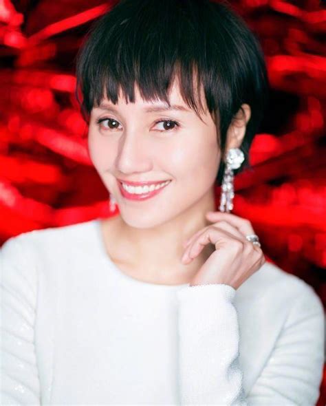 娱乐圈5位短发女神，时尚有辨识度，个个美到窒息，难怪一直短发