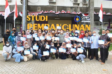 Para Peserta Pelatihan E Book Dan Jajaran Dosen Departemen Studi