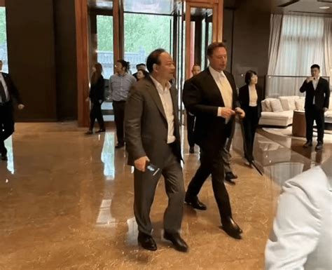 马斯克私人飞机离开上海，访华44小时，特斯拉上海超级工厂成亮点财经头条