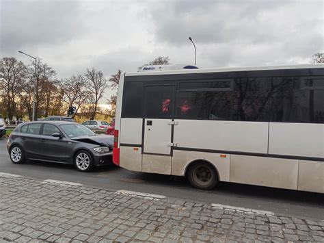 Uwaga Kolizja przed mostem żelaznym