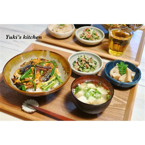 さんま蒲焼缶 De 卵とじ丼のお夕食♡ Colordining カラーダイニング 今日の献立投稿サイト