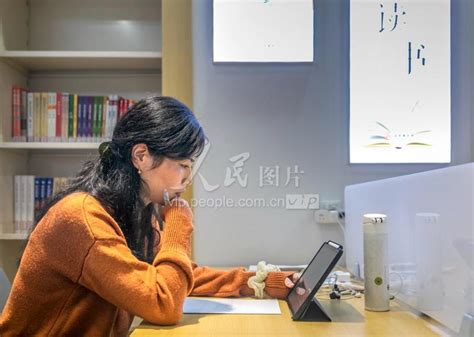 江苏海安：24小时城市书房助力全民阅读 人民图片网
