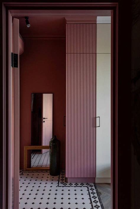 нравится переход цвета от стены к шкафу очень хочется такую плитку в коридоре в 2024 г Дизайн