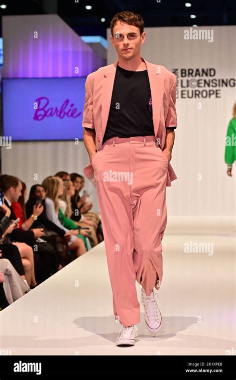 Mattel Barbie Barbie Walk The Talk In Au Courant Looks From Balmain
