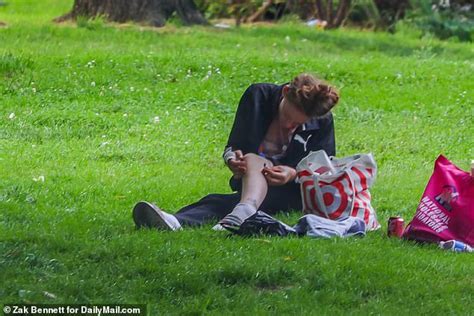 Happy Holiday From Philly Depressing Sight As Drug Users And Homeless Blight City Daily Mail