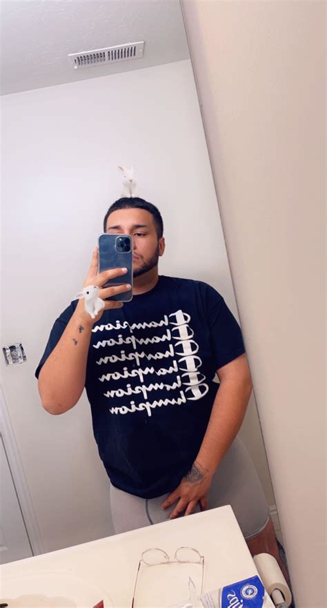 23 M Latino Dm Straight Bi Curious Bros Scrolller