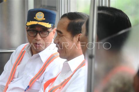 Presiden Jokowi Menumpang Krl Commuter Line Antara Foto