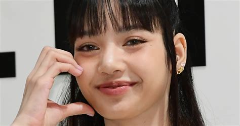 [포토] 블랙핑크 리사 볼하트 애교