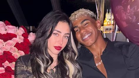 بعد أنباء الانفصال نيكي نيكول تكشف علاقتها بلامين يامال لأول مرة مصراوى