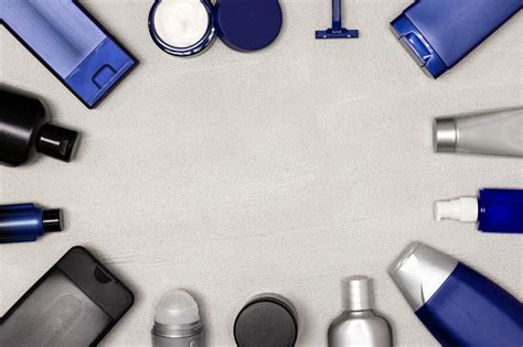 남성 위생 헤어 및 스킨 케어용 화장품 뷰티 에센셜 시멘트 배경에 남성 그루밍 제품 프레임 0명에 대한 스톡 사진 및 기타 이미지 Istock