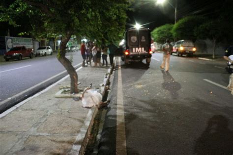 Homem morre ao perder controle de moto e atingir árvore em Parnaíba