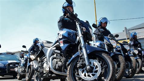 Cayeron 4 policías por robarle su dinero y amenazar a un hombre en las calles del Centro