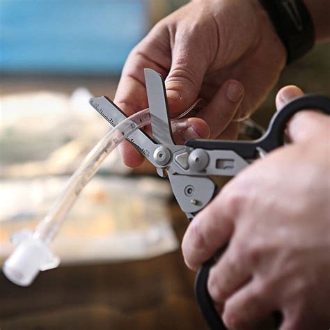 6 In 1 Multifunctional Rescue Scissors Packnrun