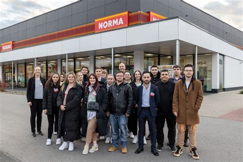 Mit der Geschäftsführung auf Tuchfühlung NORMA Zentrale öffnet
