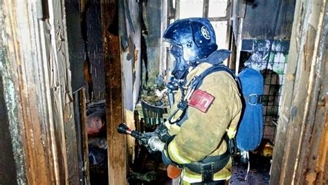 В Киреевском районе средь бела дня загорелась квартира