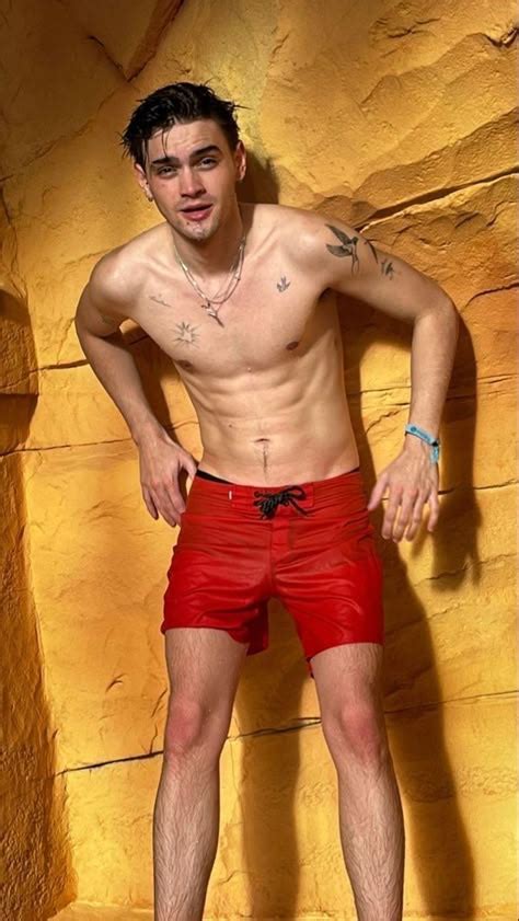 Pin De Laís Lira En Polaroid Famosos En 2025 Parejas De Películas Celebridades Bonitos