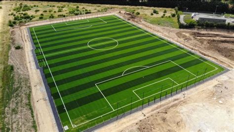 On Devait Se Mettre à La Page Le Coudray Montceaux Inaugure Son Nouveau Terrain De Foot