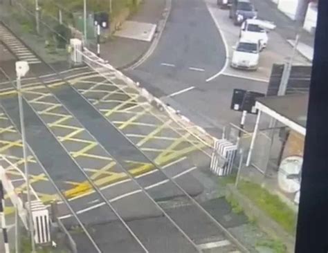 Wooden Headed Runner Faceplants Twice While Jumping Level Crossing On Dart Line Dublin Live