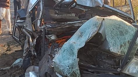 Maharashtra Six People Died After A Truck Rammed Into A Car In Nagpur