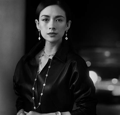 章子怡曝黑白写真大片 女神 不磨皮”展自然魅力 360娱乐，你开心就好