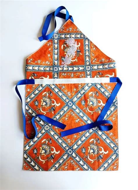 Easy DIY No Sew Apron Idea Upcycled Dinner Napkins The How To Mom