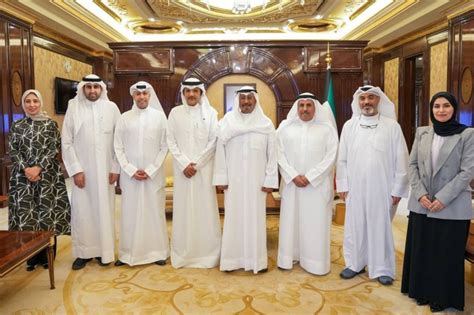 رئيس الوزراء يناقش قضايا محلية مع الشفافية واتحادات مهن جريدة