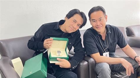 เป๊ก สัณณ์ชัย โพสต์ภาพเมื่อ 33 ปีก่อนถ่ายกับคนดัง ไม่รู้จะโฟกัสตรงไหนดี