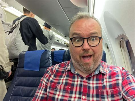 Is It Worth Upgrading To Business Class On Lot Polish Airlines