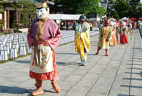 平成26年度 薬師寺 玄奘三蔵会大祭伎楽隊行列法要伎楽奉納万燈供養