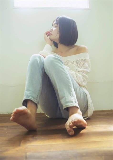 吉澤遥奈 水着ビキニ画像 あどけなさを残す顔立ちと超絶ボディのギャップが日本を席巻中 【32枚】 Gravia