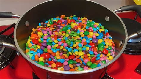 FIZ UM MEGA BRIGADEIRO TODOS OS CONFEITOS DO MERCADO Ficou