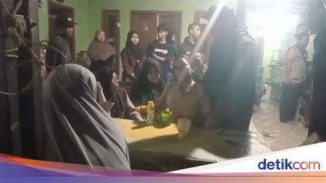 Lagi Asyik Kemah Puluhan Siswa Smk Di Karawang Kesurupan Massal